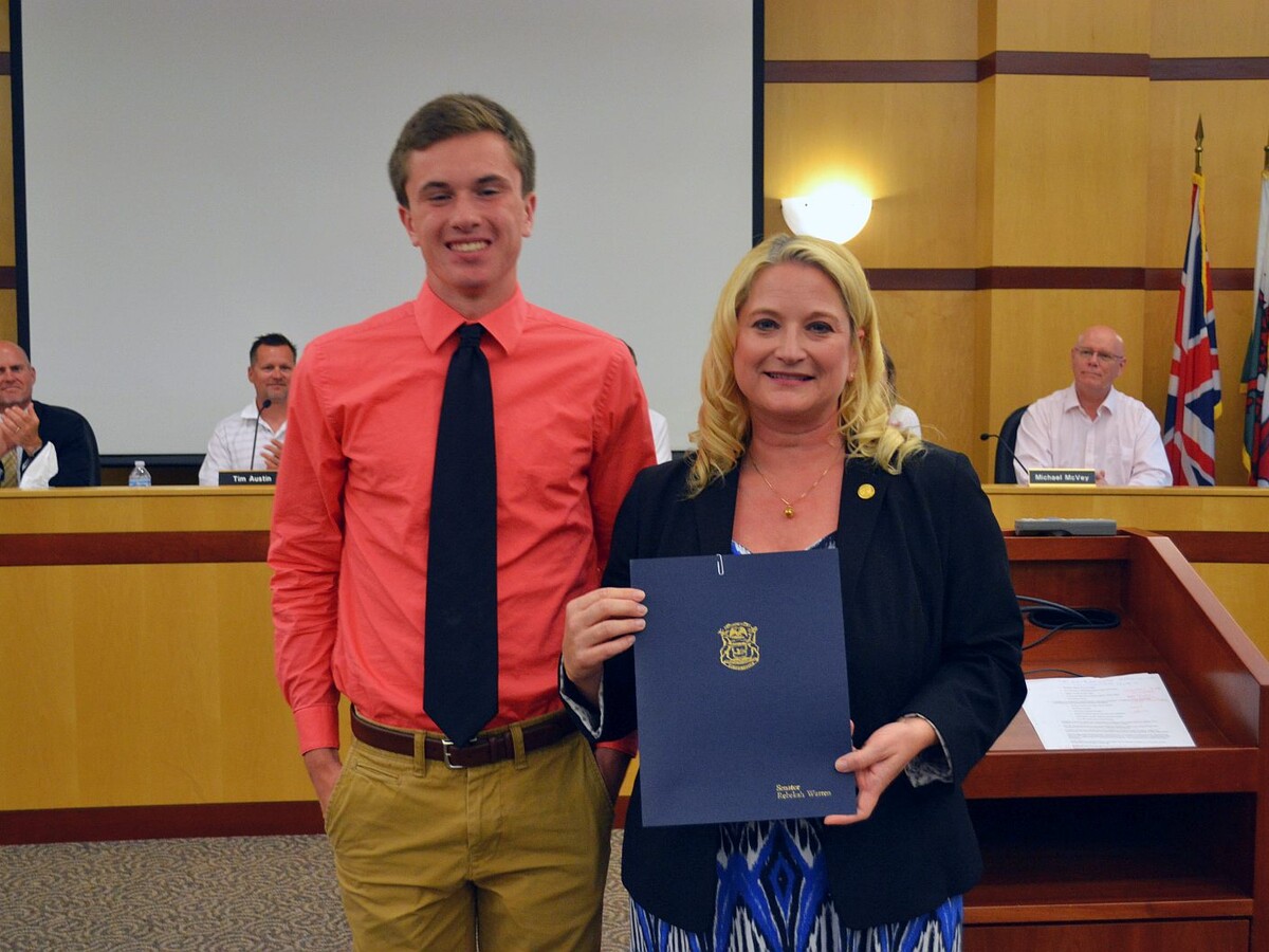 Sen. Warren Presents Saline Grad Carichner With Scholarship | The ...